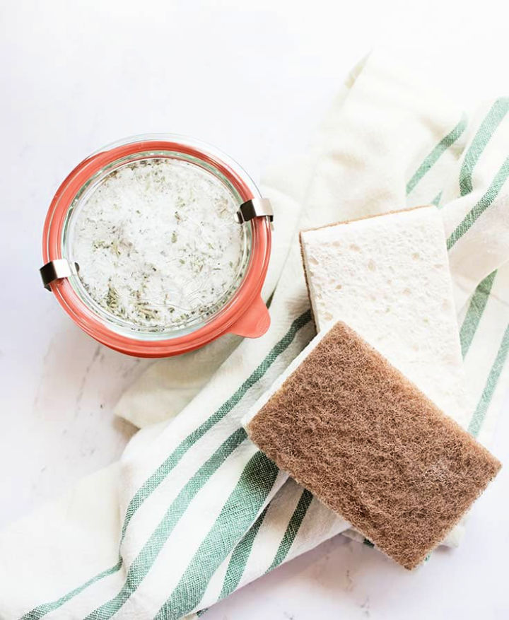 Homemade All Purpose Cleaner (65 DIY Cleaning Solutions)