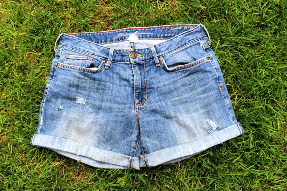How to Cut Jeans Into Shorts (15 Ways to Try)