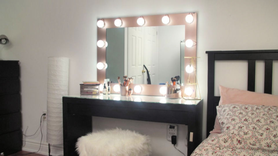 15 Best DIY Vanity Mirror Ideas To Craft Your Own