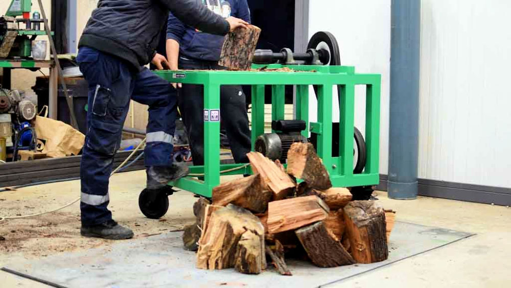 10 Homemade Log Splitter Plans (Build DIY Wood Splitter)