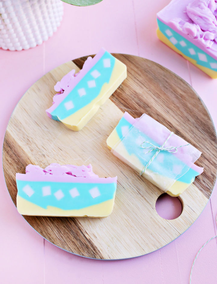 How to Make Soap (25 Homemade Soap Making Tutorials)