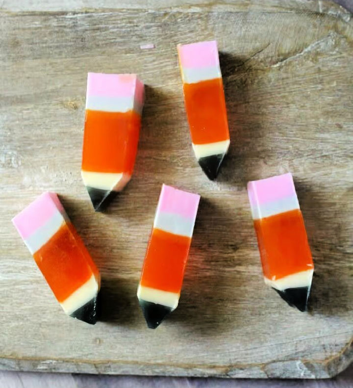 How to Make Soap (25 Homemade Soap Making Tutorials)