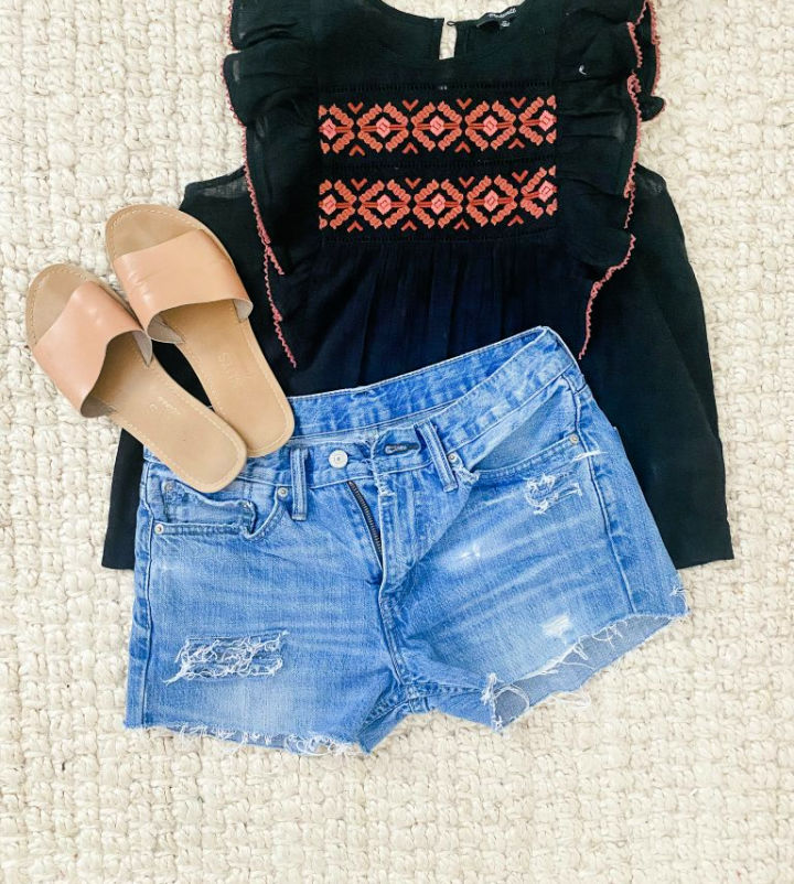 How to Cut Jeans Into Shorts (15 Ways to Try)