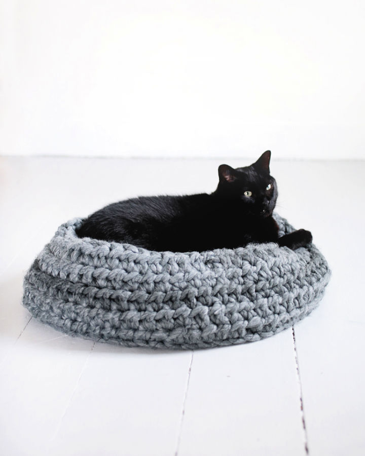 14 Free Crochet Cat Bed Patterns