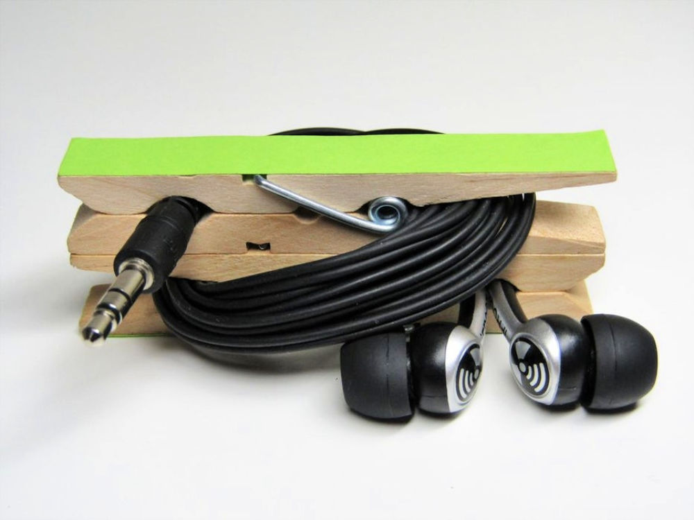20 Easy DIY Earbud Holder Ideas (Step by Step)