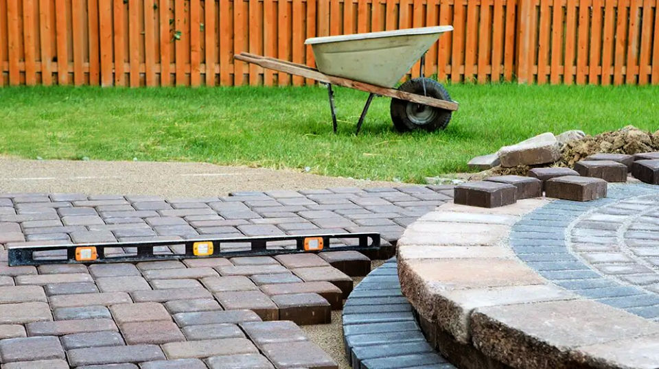 How to Pour a Concrete Slab: 12 DIY Concrete Patio Guide)