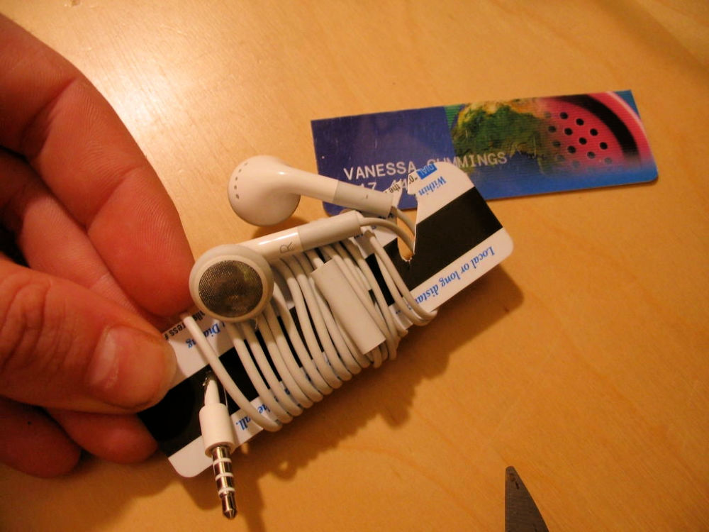 20 Easy DIY Earbud Holder Ideas (Step by Step)