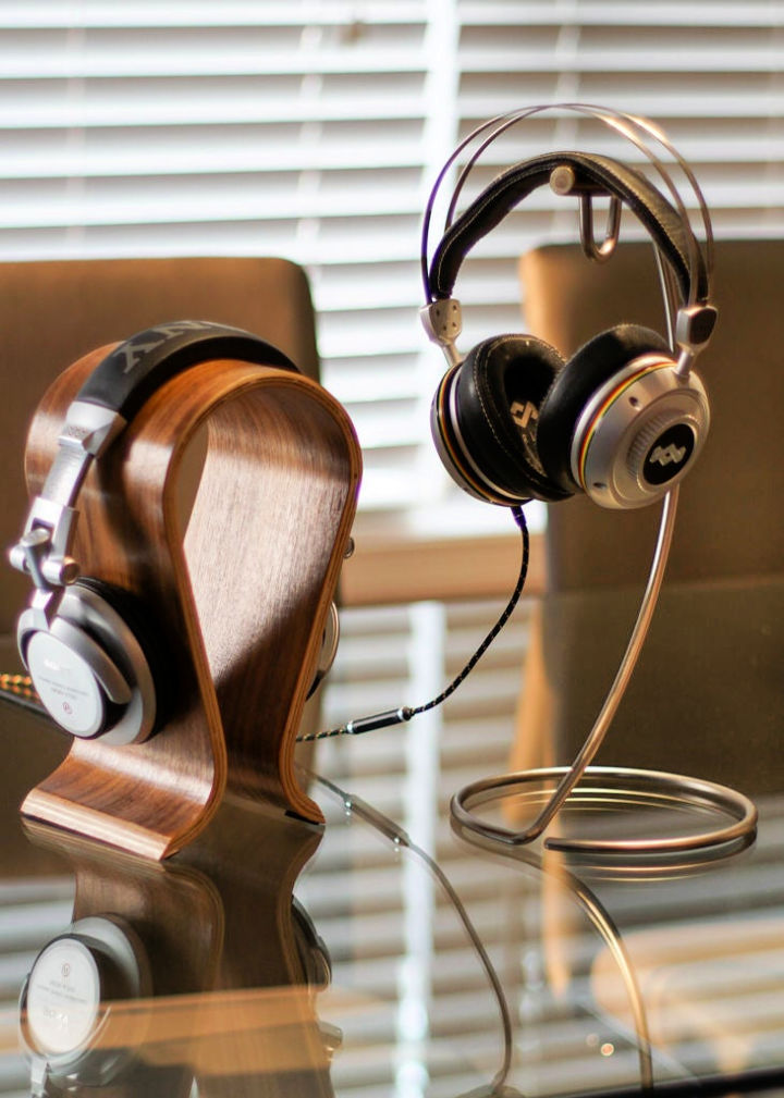 15 Easy DIY Headphone Stand Ideas (How to Make)