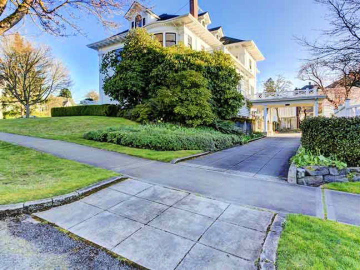 15 Cheap DIY Driveway Ideas (Build a Driveway)