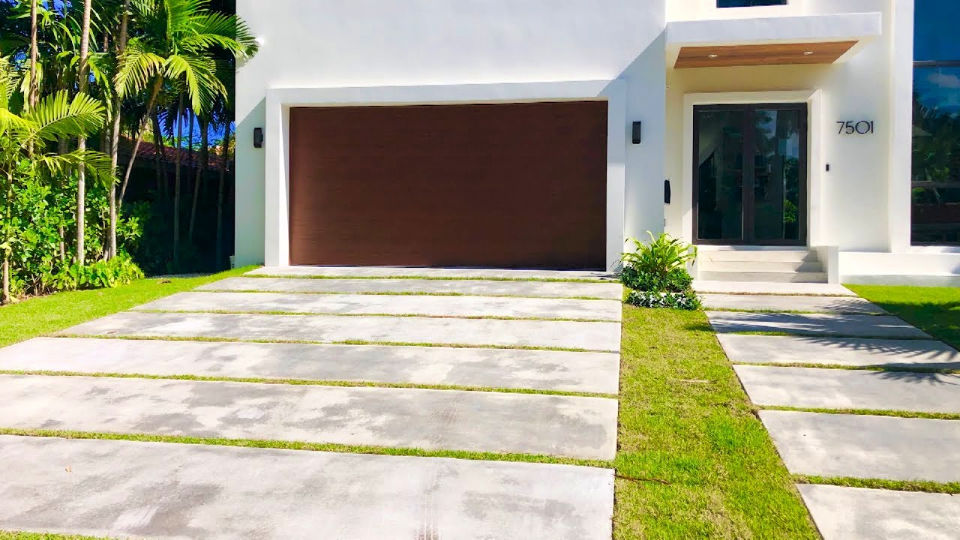 15 Cheap DIY Driveway Ideas (Build a Driveway)