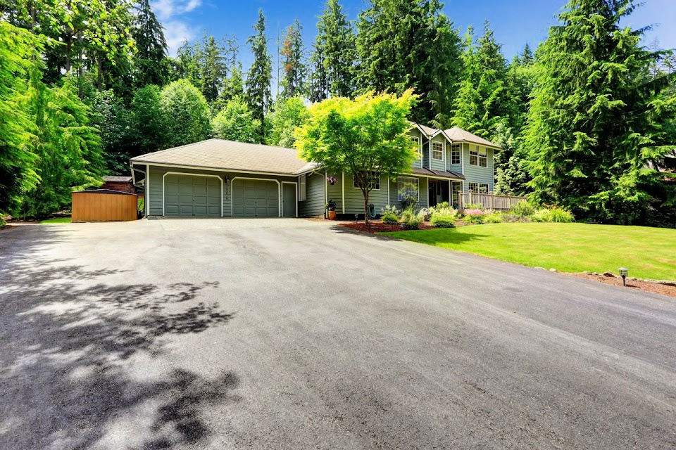 15 Cheap DIY Driveway Ideas (Build a Driveway)