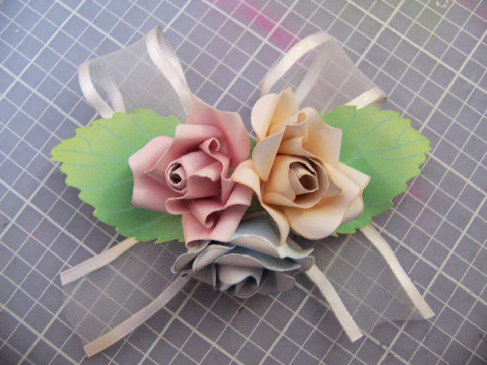 How to Make a Corsage (20 Easy DIY Corsage Ideas)