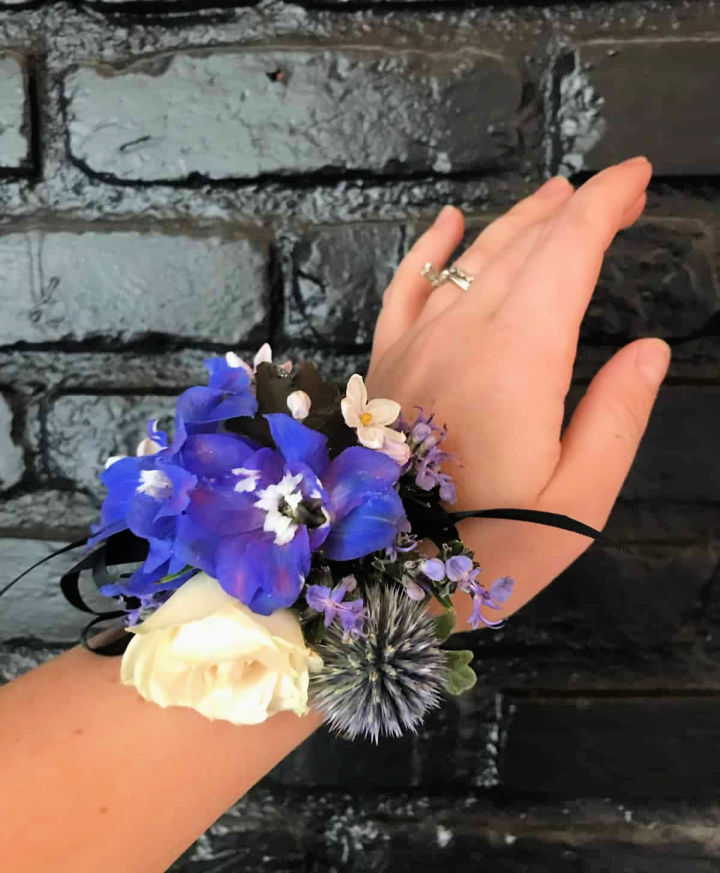 How to Make a Corsage (20 Easy DIY Corsage Ideas)