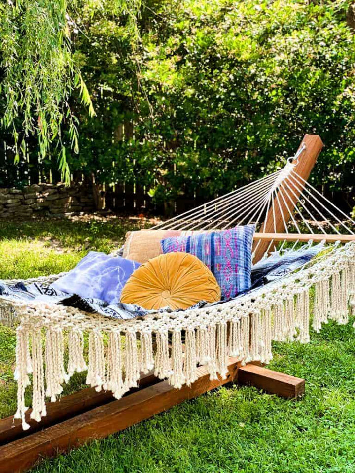 How to Make a Hammock (15 Easy DIY Hammock Ideas)