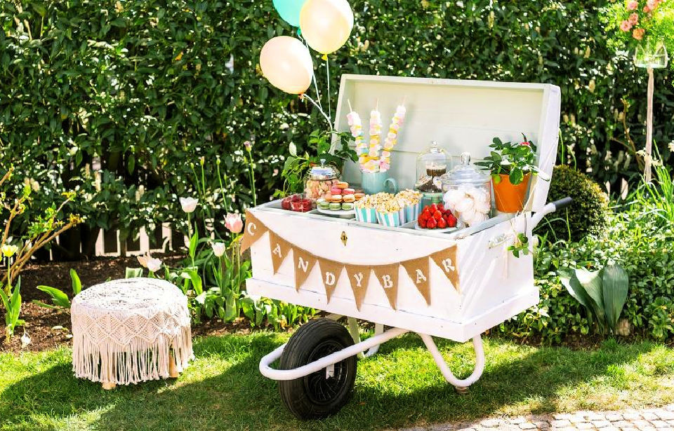 25 Easy Candy Bar Ideas for Party on a Budget
