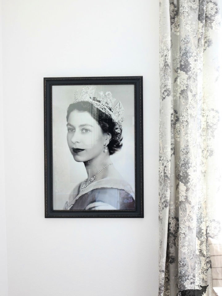 25 Cheap DIY Poster Frame Ideas (How to Make)